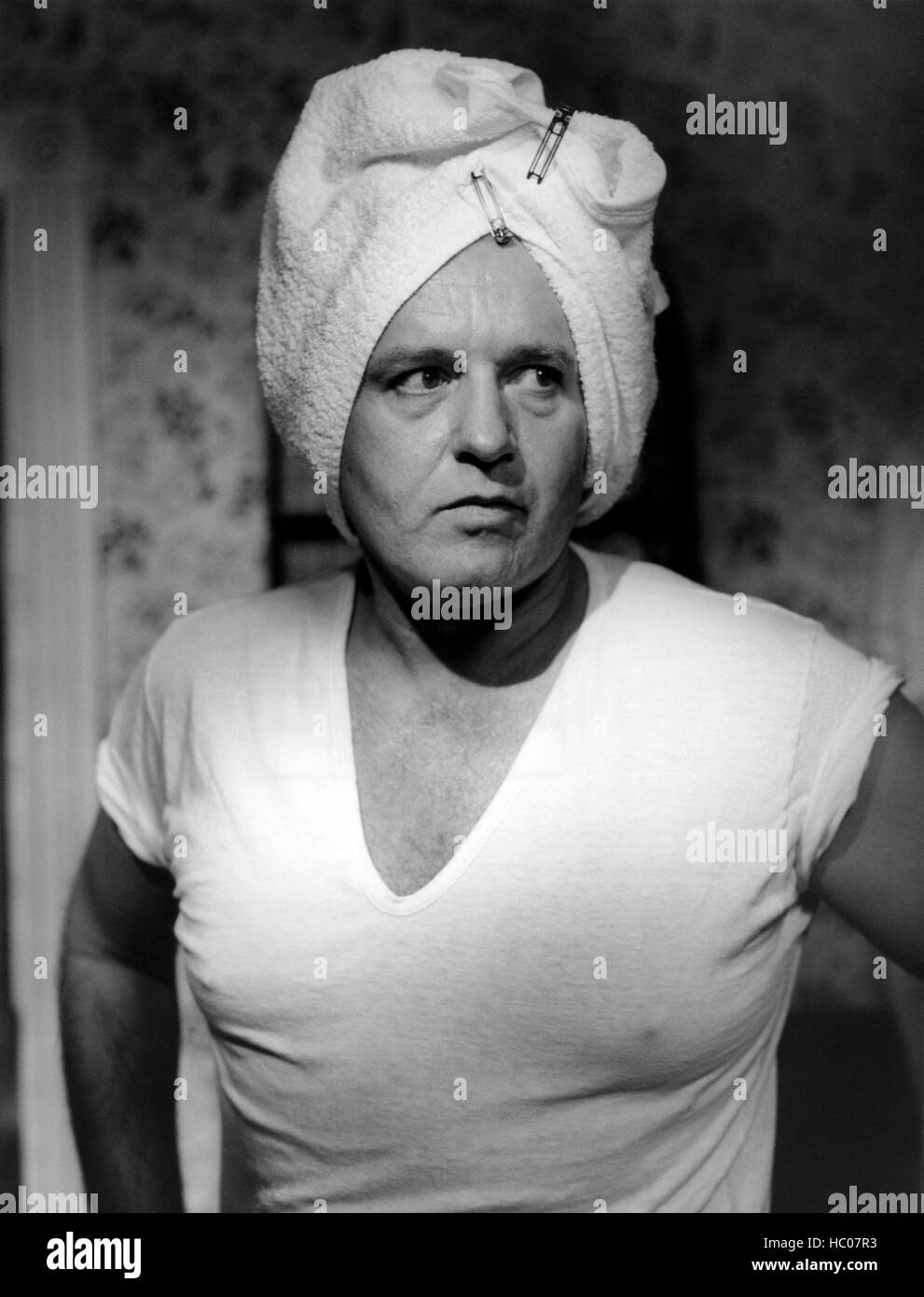 THE LOVED ONE, Rod Steiger preparing to dye his hair for the role of ...