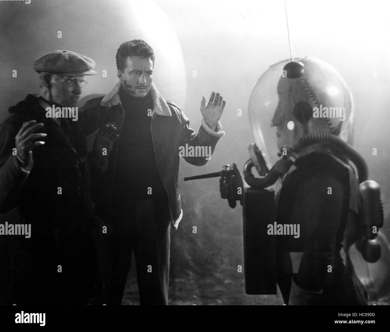 THE MAN FROM PLANET X, Robert Clarke, Raymond Bond, Pat Goldin, 1951 ...