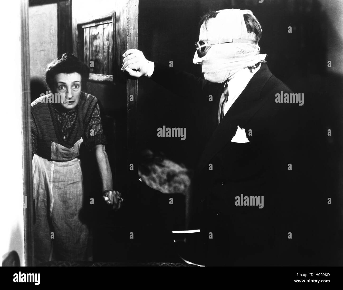 THE INVISIBLE MAN, from left: Una O'Connor, Claude Rains, 1933 Stock ...