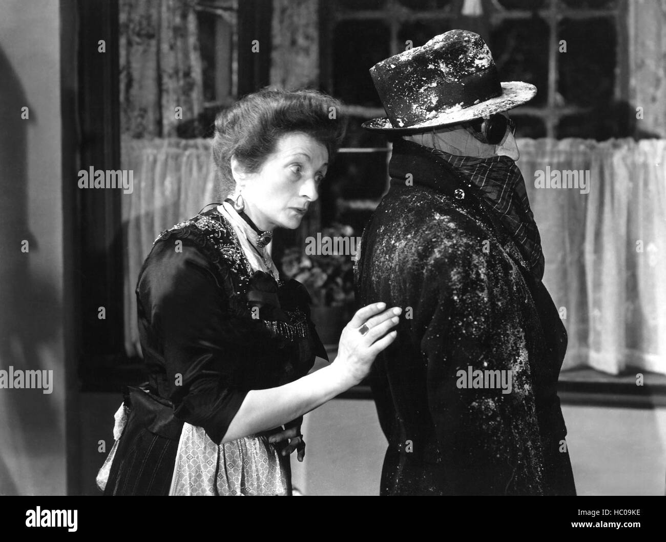 THE INVISIBLE MAN, Una O'Connor, Claude Rains, 1933, disguise Stock ...