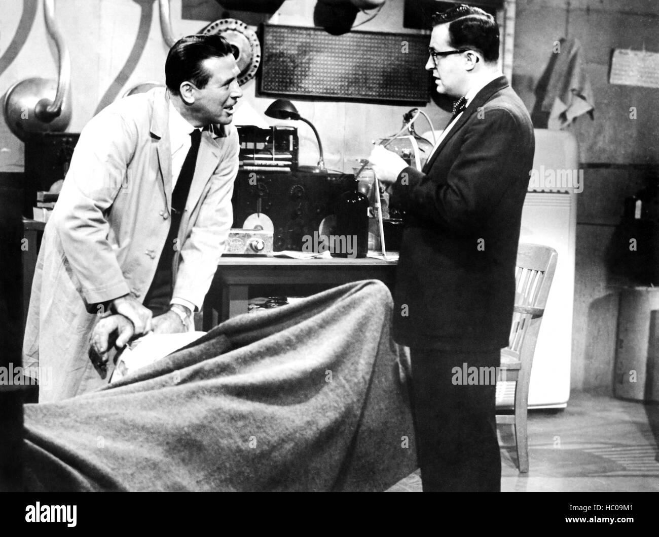 INDESTRUCTIBLE MAN, Robert Shayne, Joe Flynn, 1956 Stock Photo - Alamy