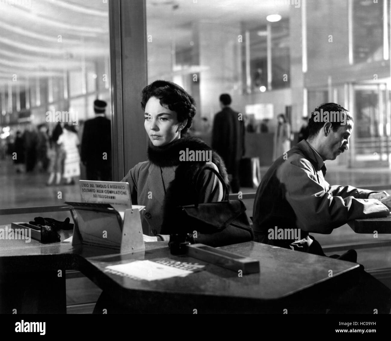 INDISCRETION OF AN AMERICAN WIFE, (aka STAZIONI TERMINI), Jennifer ...