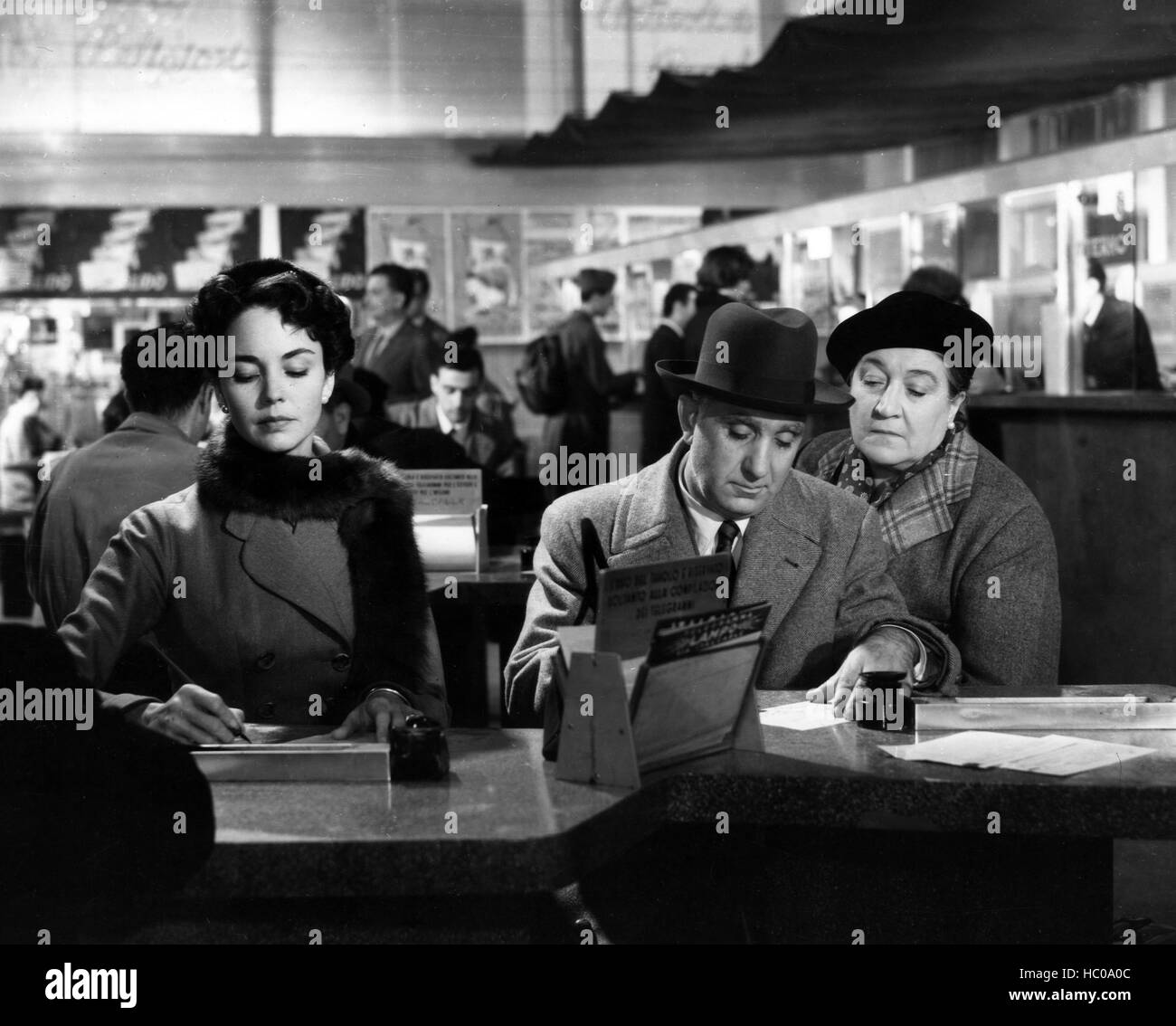 INDISCRETION OF AN AMERICAN WIFE, (aka STAZIONI TERMINI), Jennifer ...