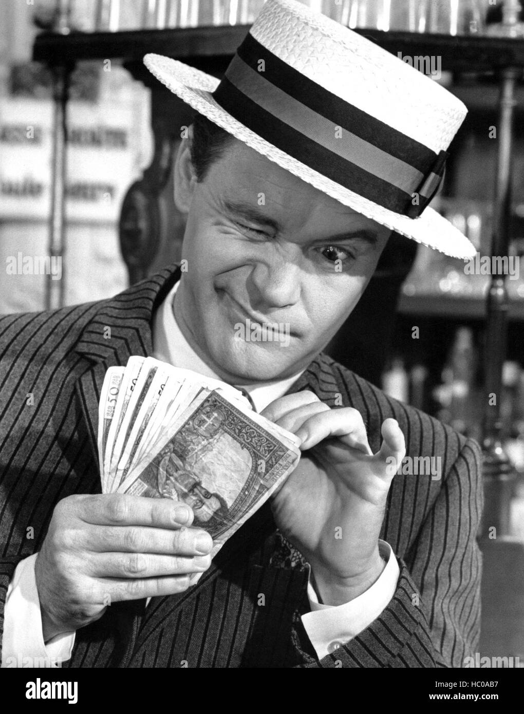 IRMA LA DOUCE, Jack Lemmon, 1963, counting his money Stock Photo - Alamy