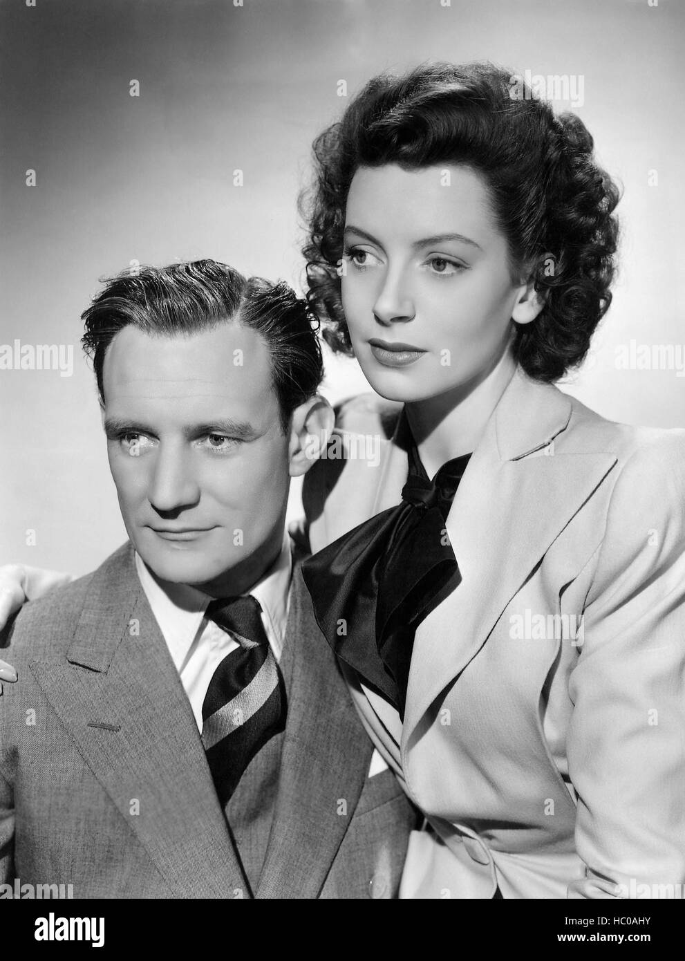 I SEE A DARK STRANGER, (aka THE ADVENTURESS), Trevor Howard, Deborah ...