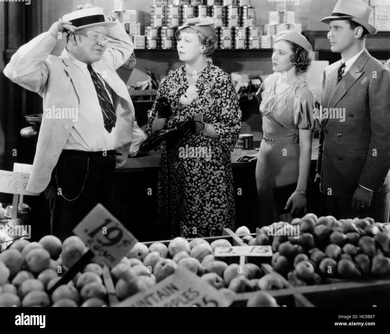 IT'S A GIFT, from left, W.C. Fields, Kathleen Howard, Jean Rouverol ...