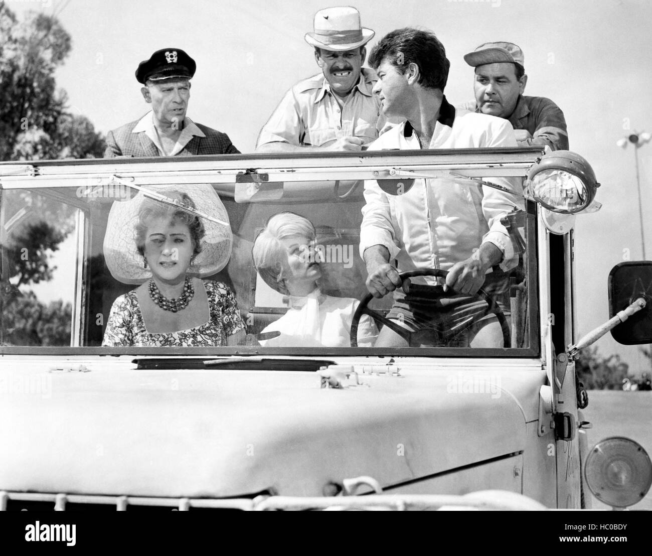 IT'S A MAD MAD MAD MAD WORLD, (front), Ethel Merman, Dorothy Provine ...