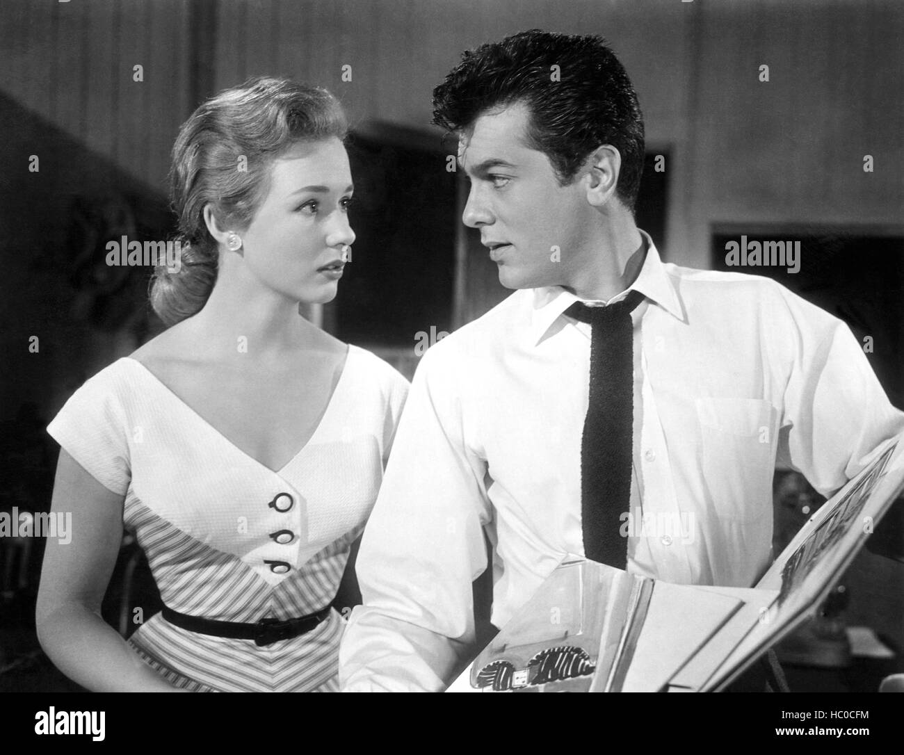 JOHNNY DARK, Piper Laurie, Tony Curtis, 1954 Stock Photo - Alamy