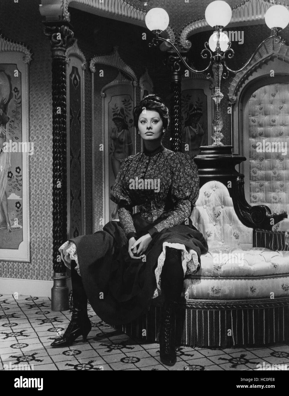 LADY L, Sophia Loren, 1966 Stock Photo - Alamy