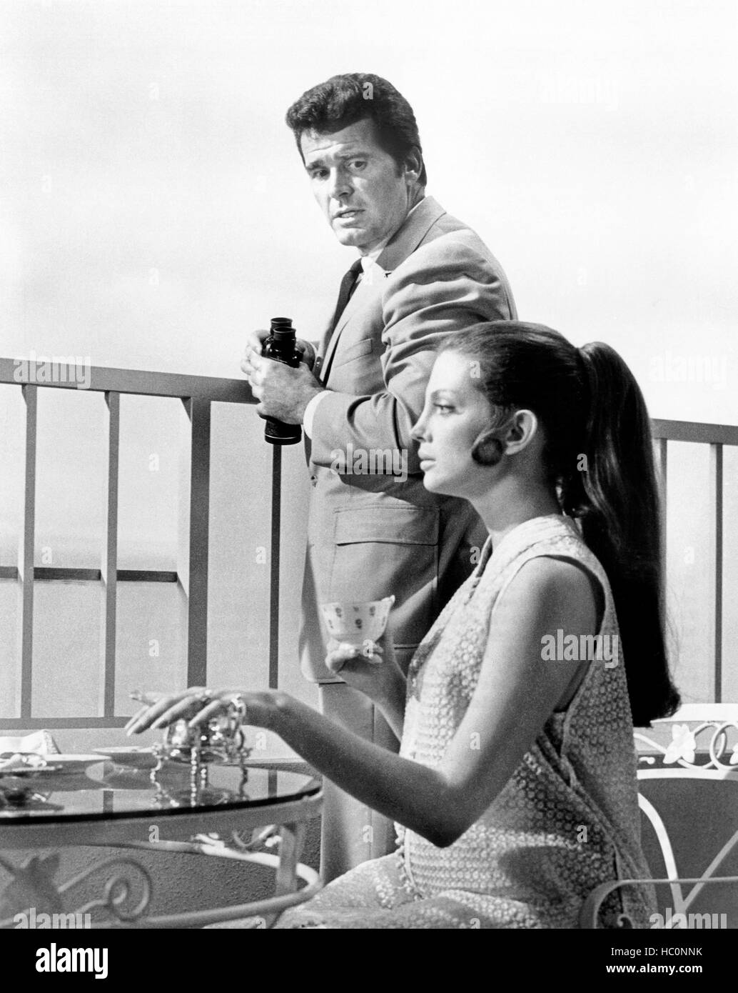 MARLOWE, from left, James Garner, Gayle Hunnicutt, 1969 Stock Photo - Alamy