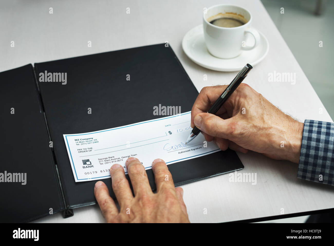 Business deal money check hi-res stock photography and images - Alamy