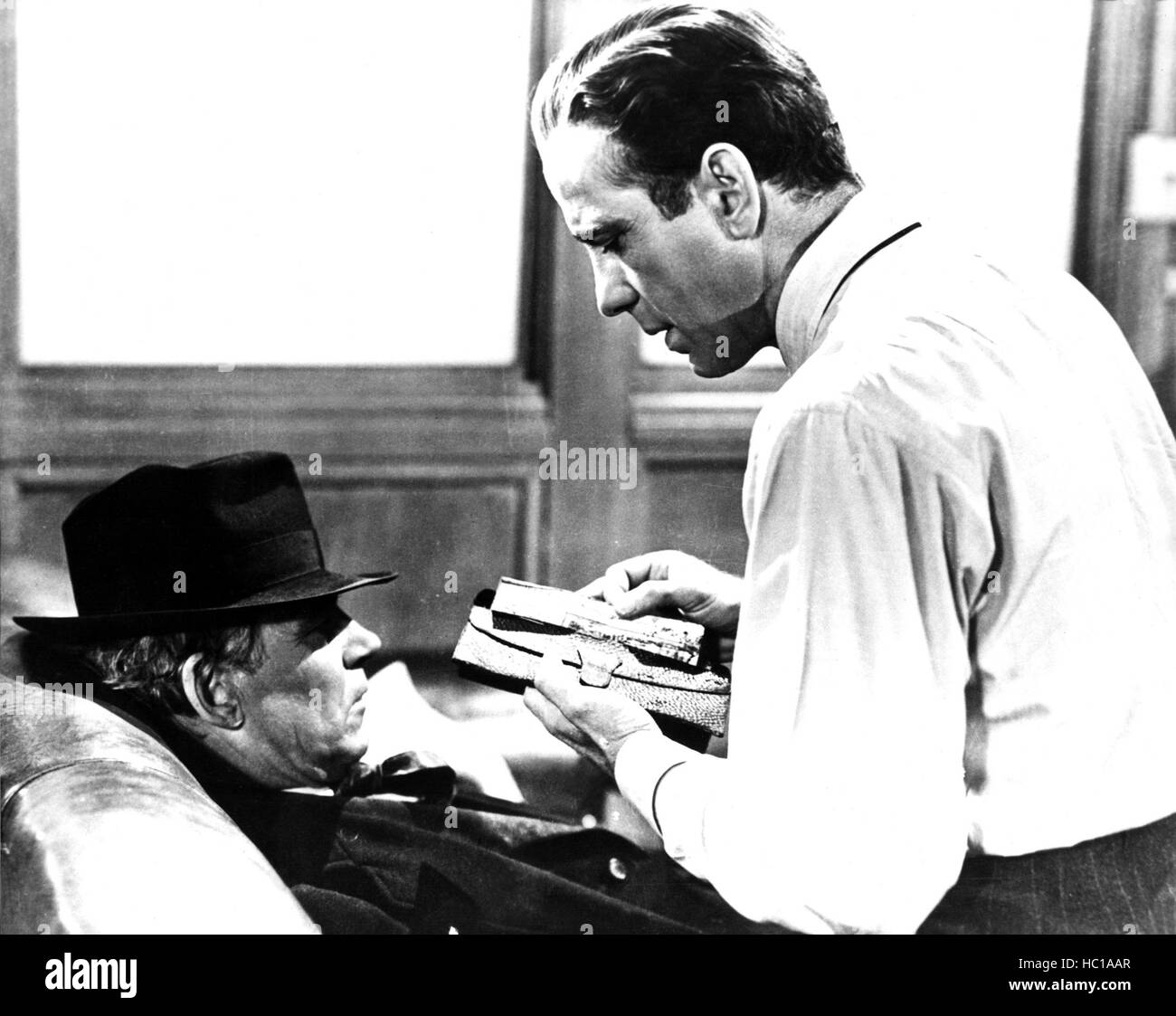 MALTESE FALCON, Walter Huston, Humphrey Bogart, 1941 Stock Photo - Alamy