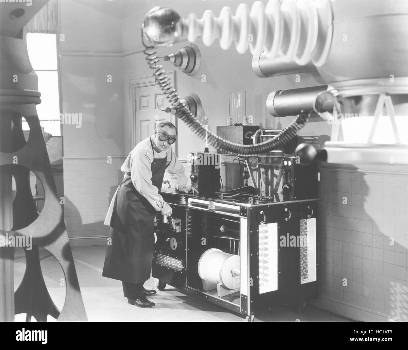 MAN-MADE MONSTER, Lionel Atwill, 1941 Stock Photo - Alamy