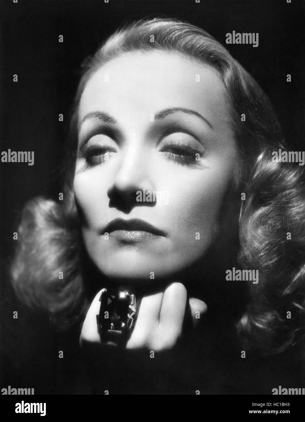 MANPOWER, Marlene Dietrich, 1941 Stock Photo - Alamy