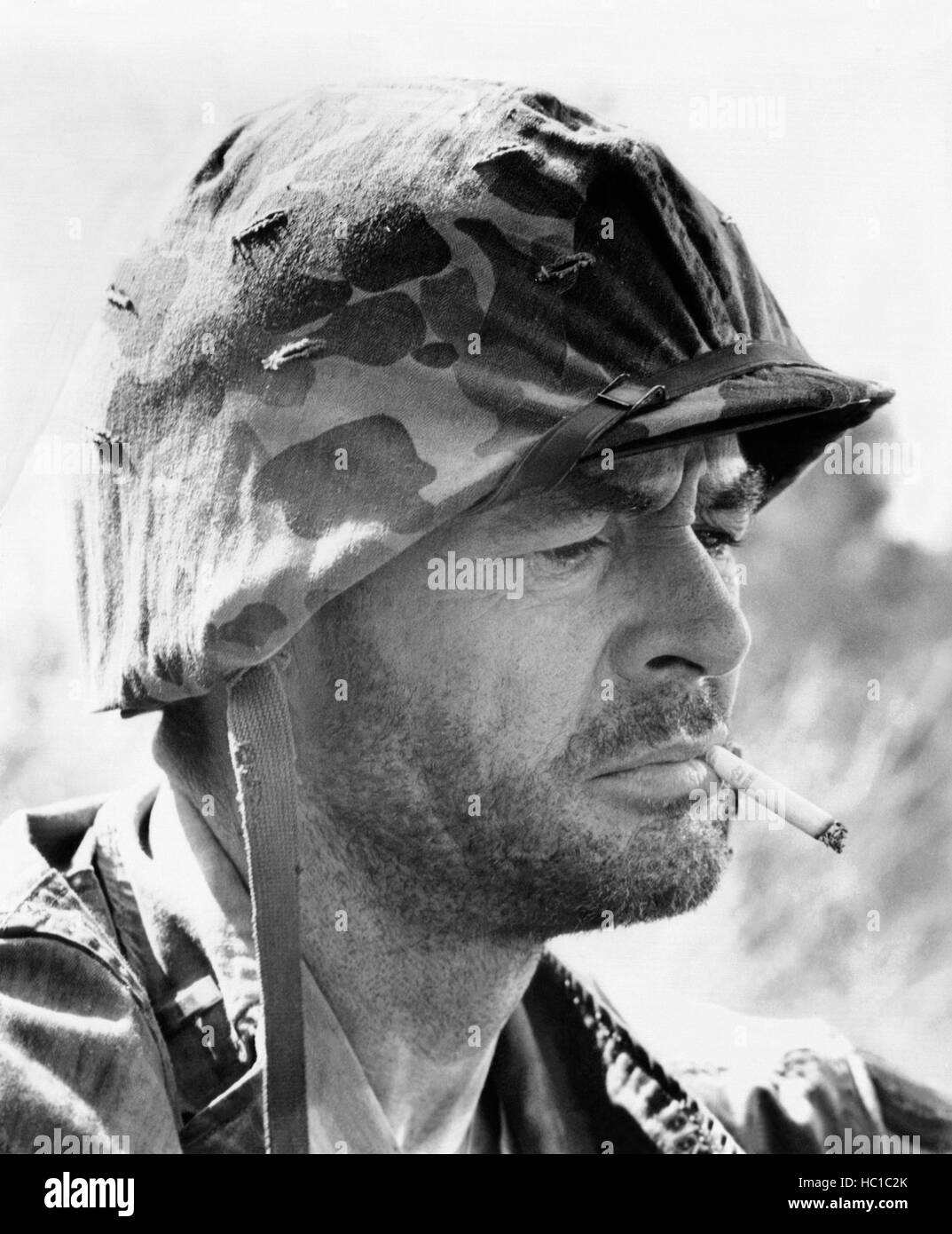 MEN IN WAR, Robert Ryan, 1957 Stock Photo - Alamy