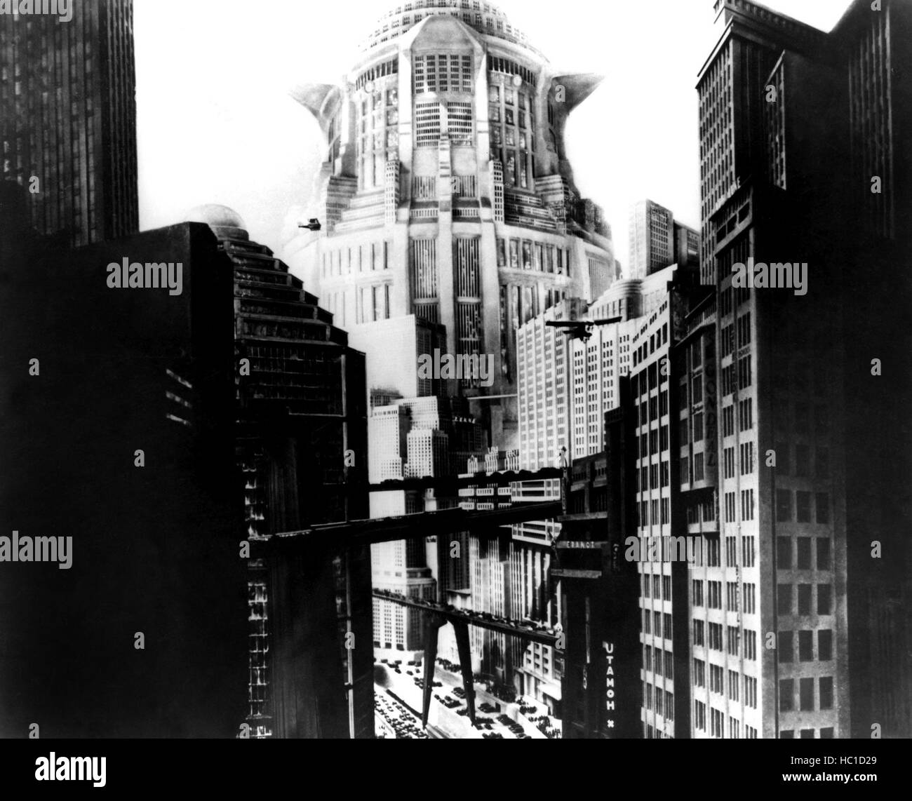 METROPOLIS, 1927, city of the future Stock Photo - Alamy