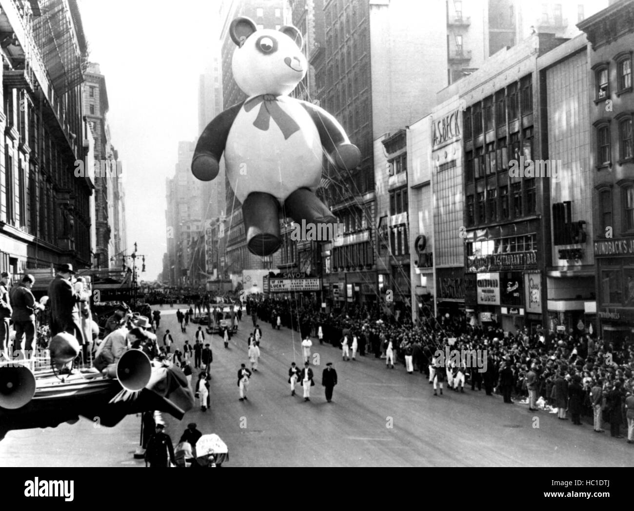 MIRACLE ON 34TH STREET, Macy's Thanksgiving Day Parade, 1947, TM and ...