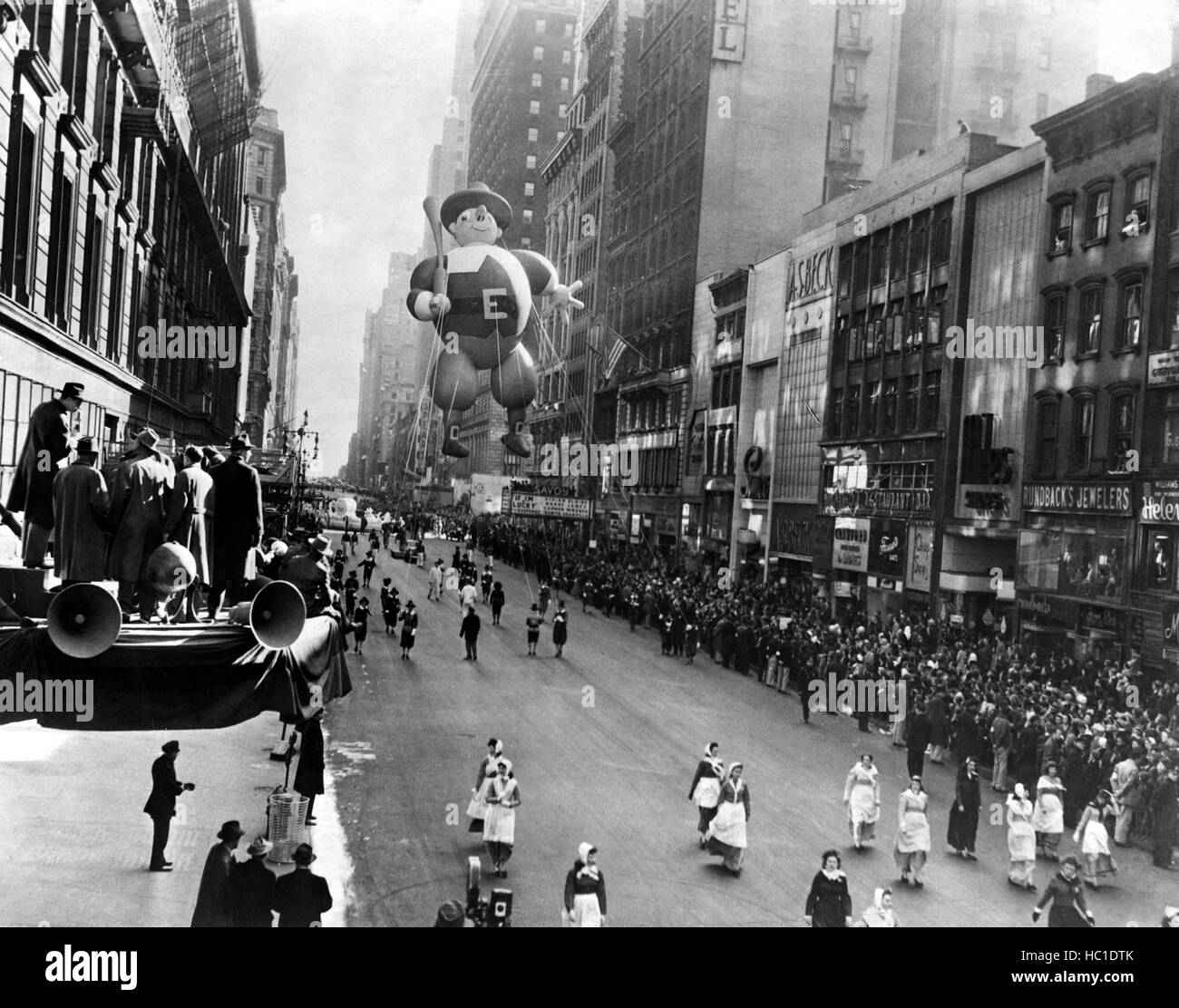 MIRACLE ON 34TH STREET, Macy's Thanksgiving Day Parade, 1947. TM and ...