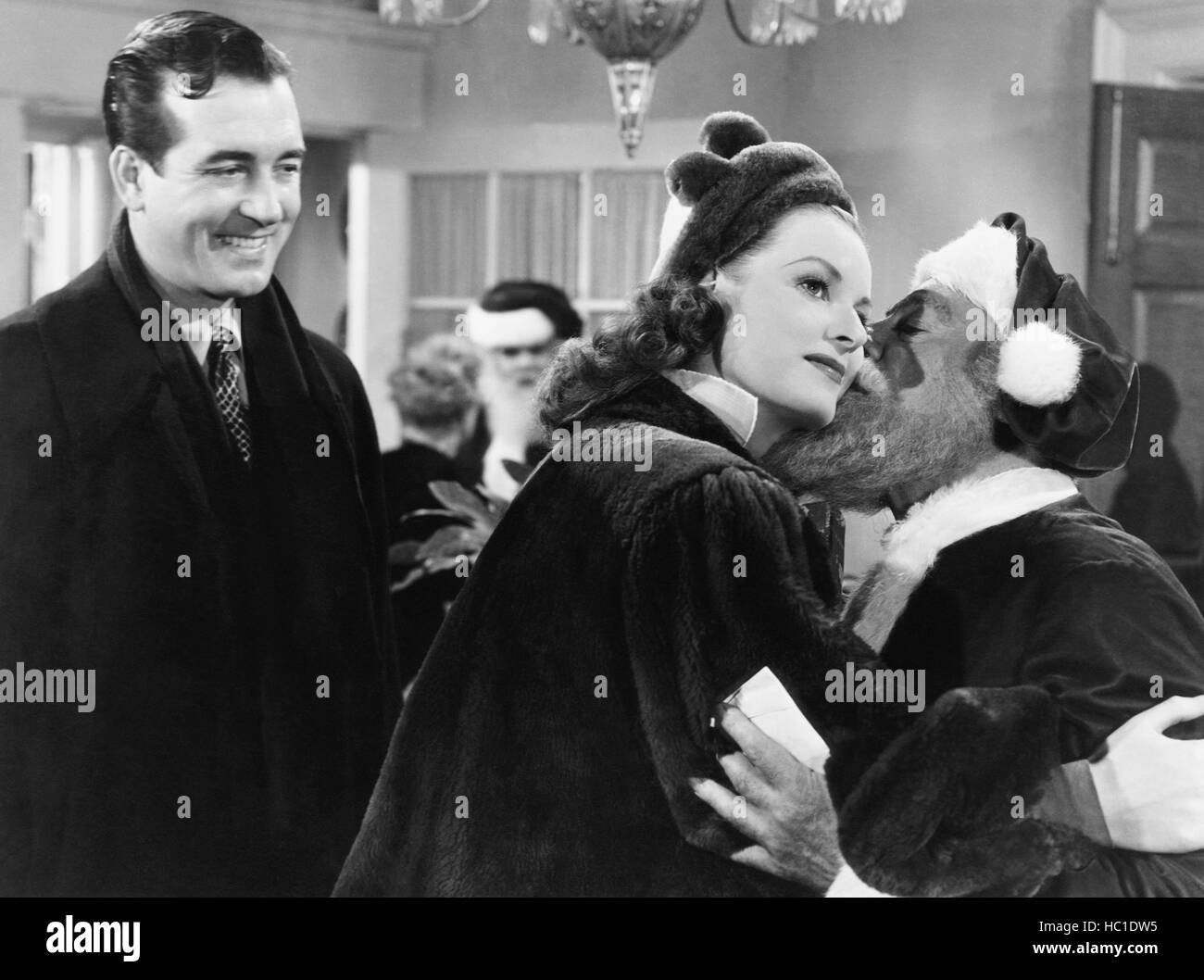 MIRACLE ON 34TH STREET, from left: John Payne, Maureen O'Hara, Edmund ...