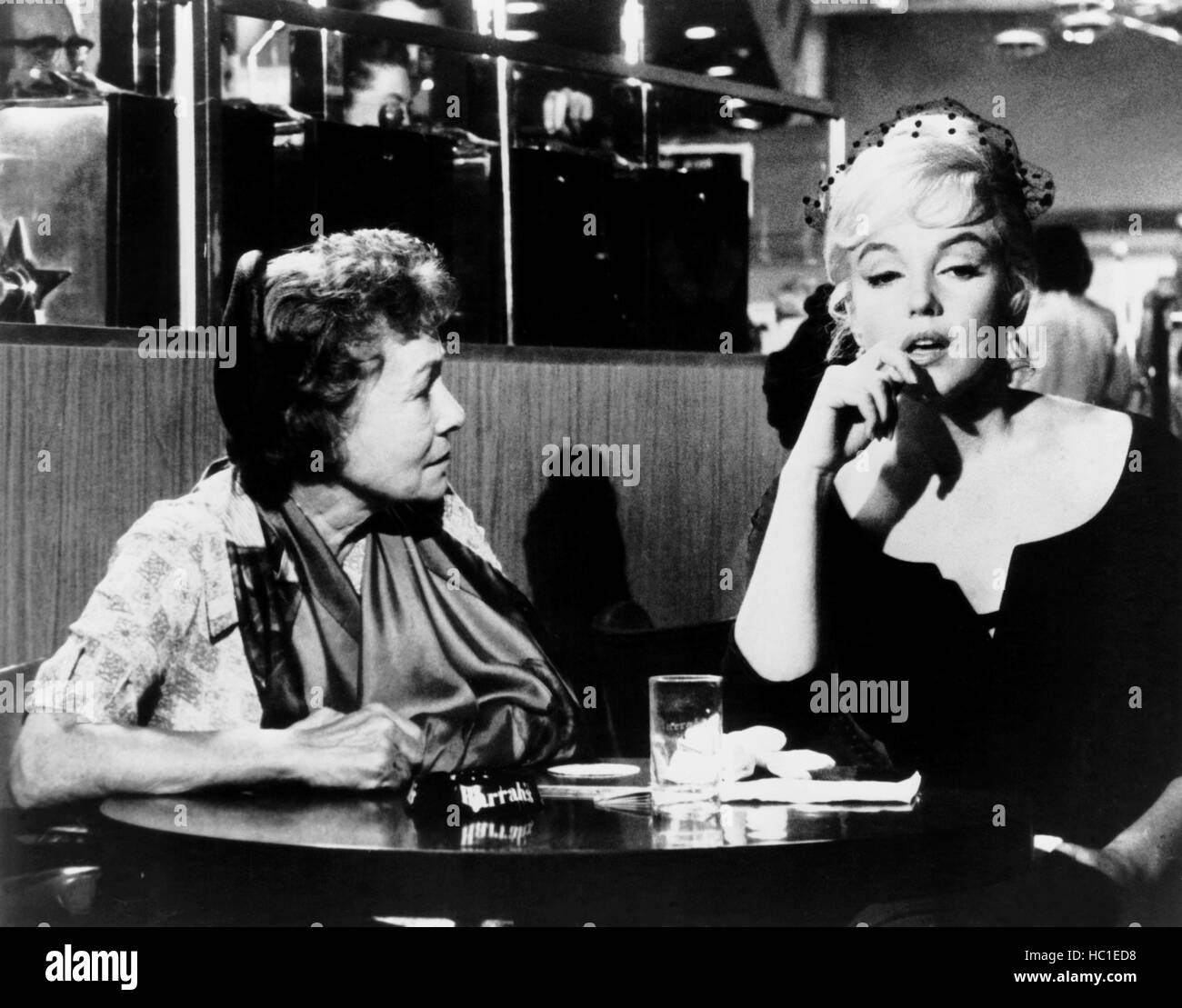 THE MISFITS, from left, Thelma Ritter, Marilyn Monroe, 1961 Stock Photo ...