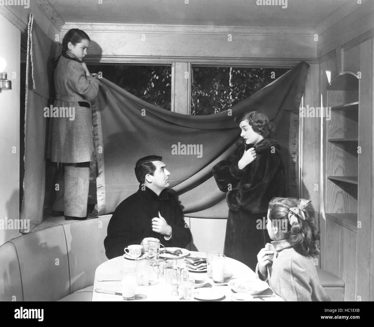 MR. BLANDINGS BUILDS HIS DREAM HOUSE, from left: Sharyn Moffett, Cary ...