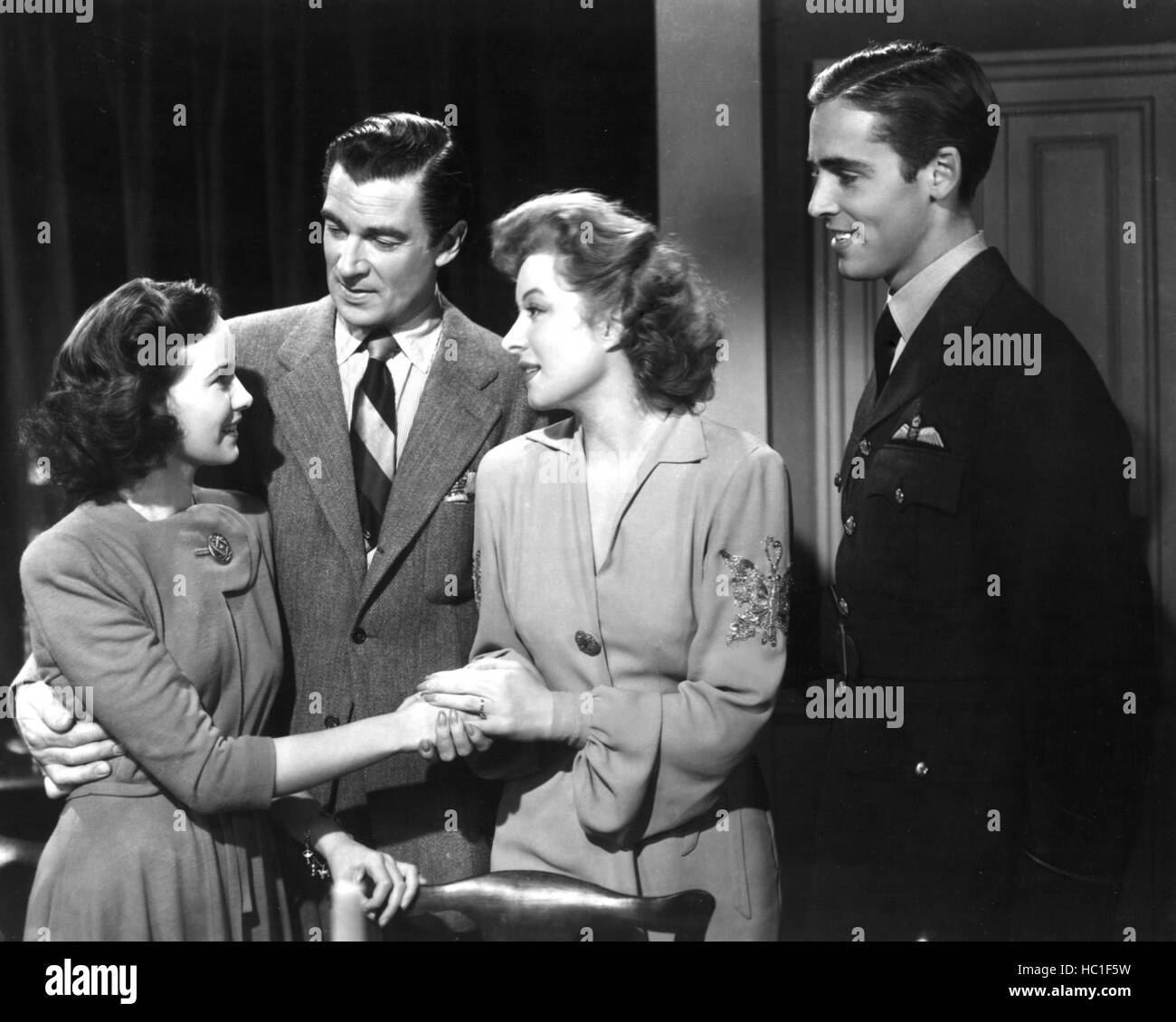 MRS. MINIVER, from left: Teresa Wright, Walter Pidgeon, Greer Garson ...