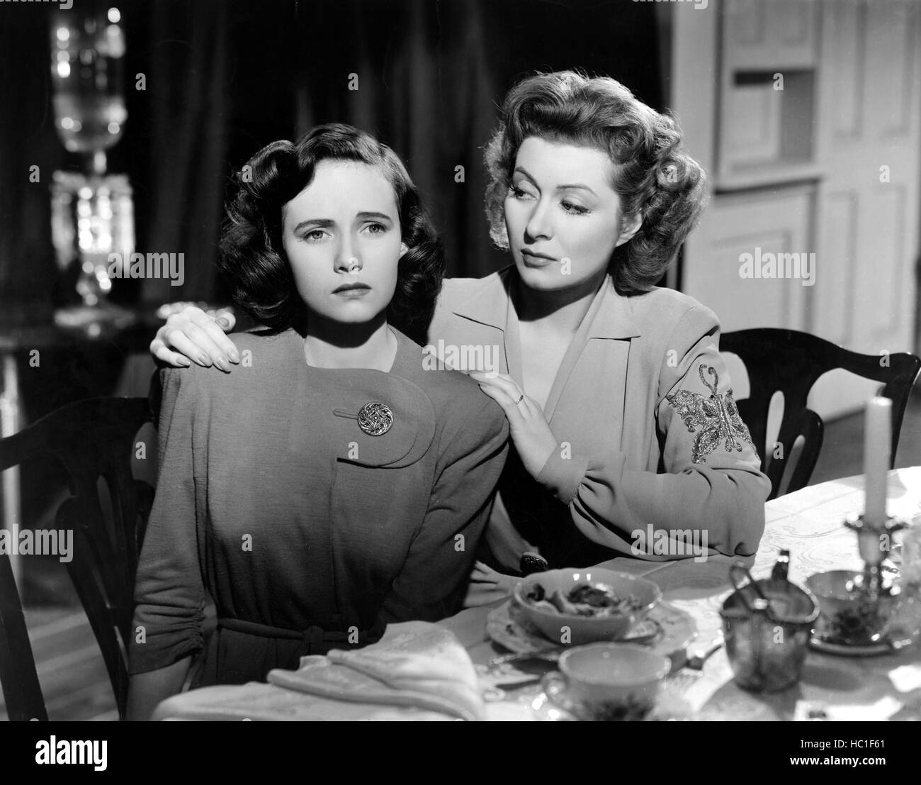 MRS. MINIVER, Teresa Wright, Greer Garson, 1942 Stock Photo - Alamy