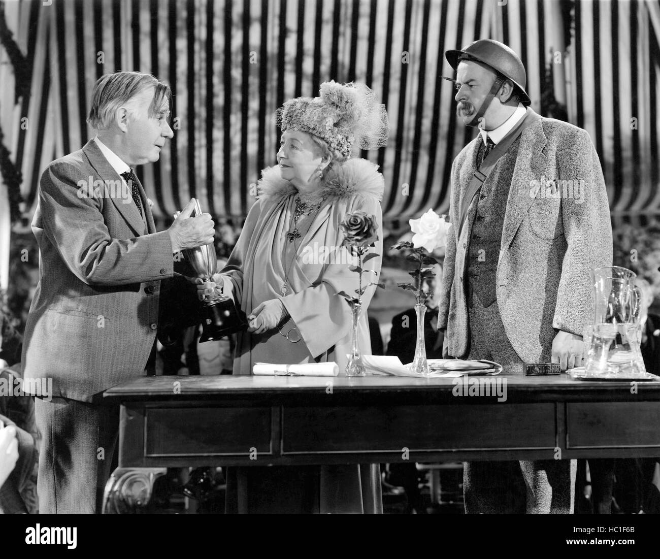 MRS. MINIVER, Henry Travers, Dame May Whitty, Reginald Owen, 1942 Stock ...