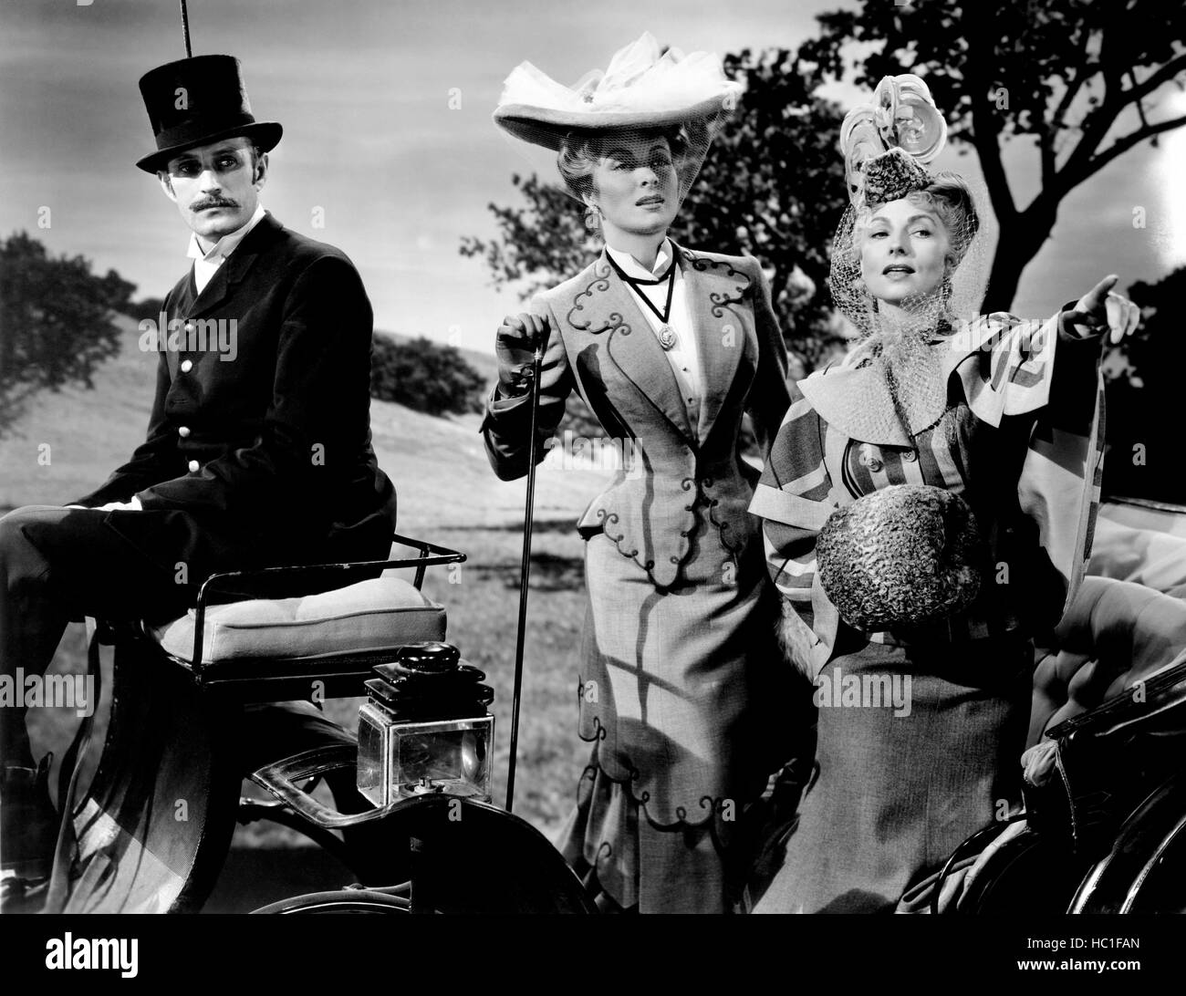 MRS. PARKINGTON, from left, center, Greer Garson, Agnes Moorehead, 1944 ...