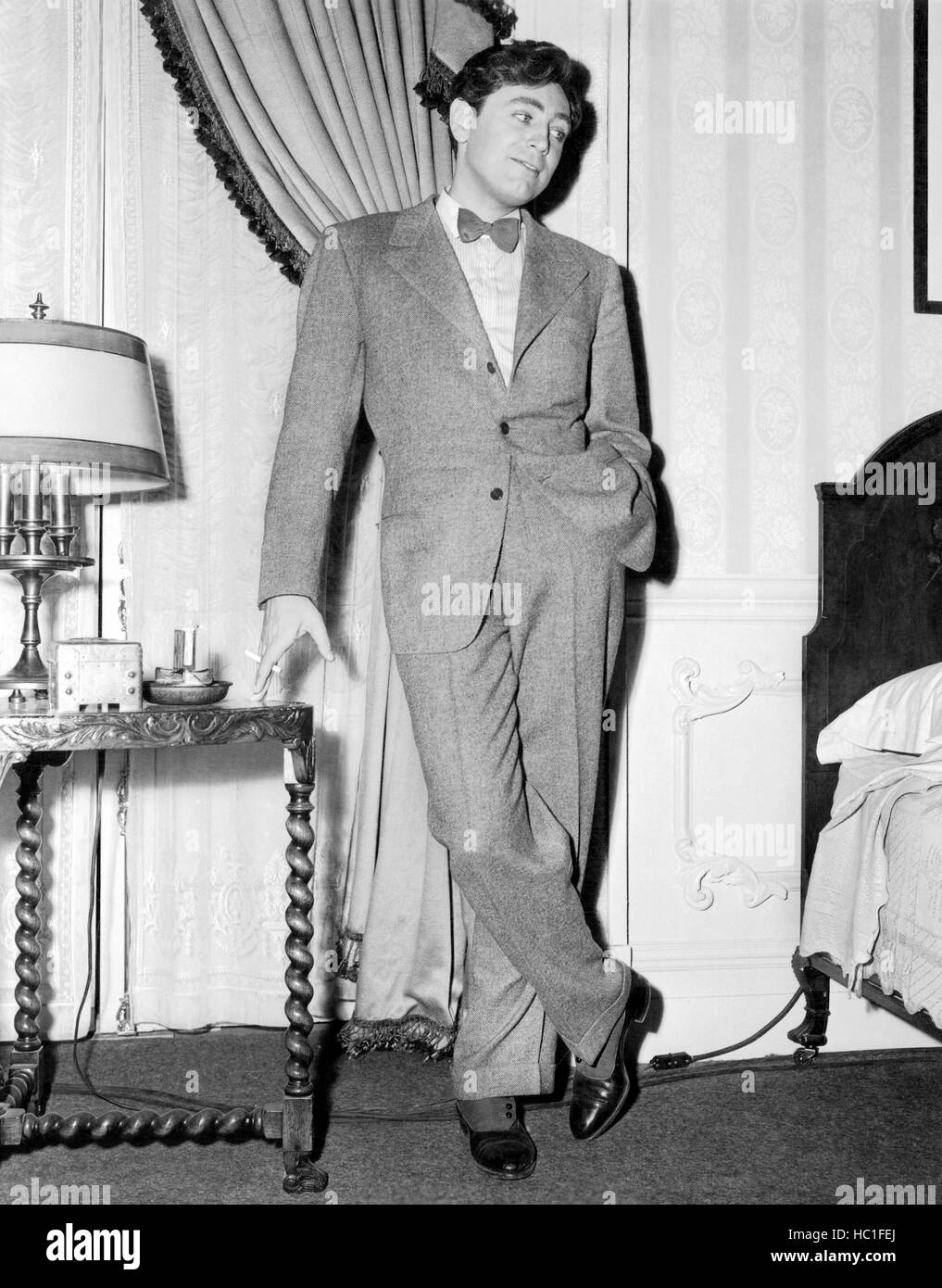 MR. SKEFFINGTON, Richard Waring, on-set, 1944 Stock Photo - Alamy