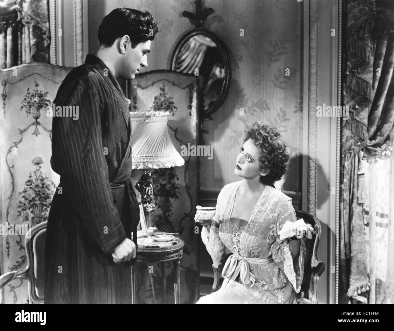 MR. SKEFFINGTON, from left, Richard Waring, Bette Davis, 1944 Stock ...