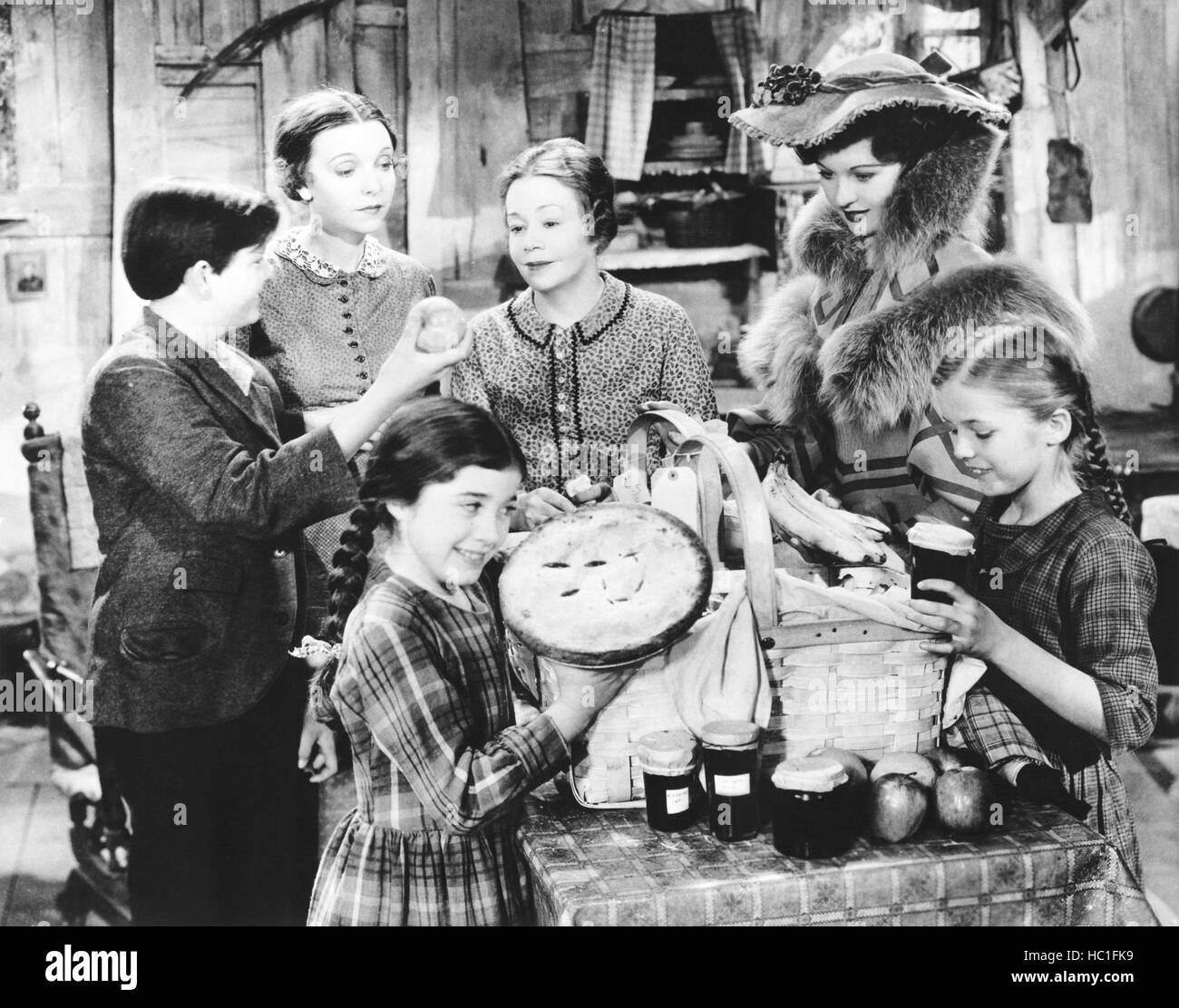 MRS. WIGGS OF THE CABBE PATCH, front from left: Edith Fellows ...