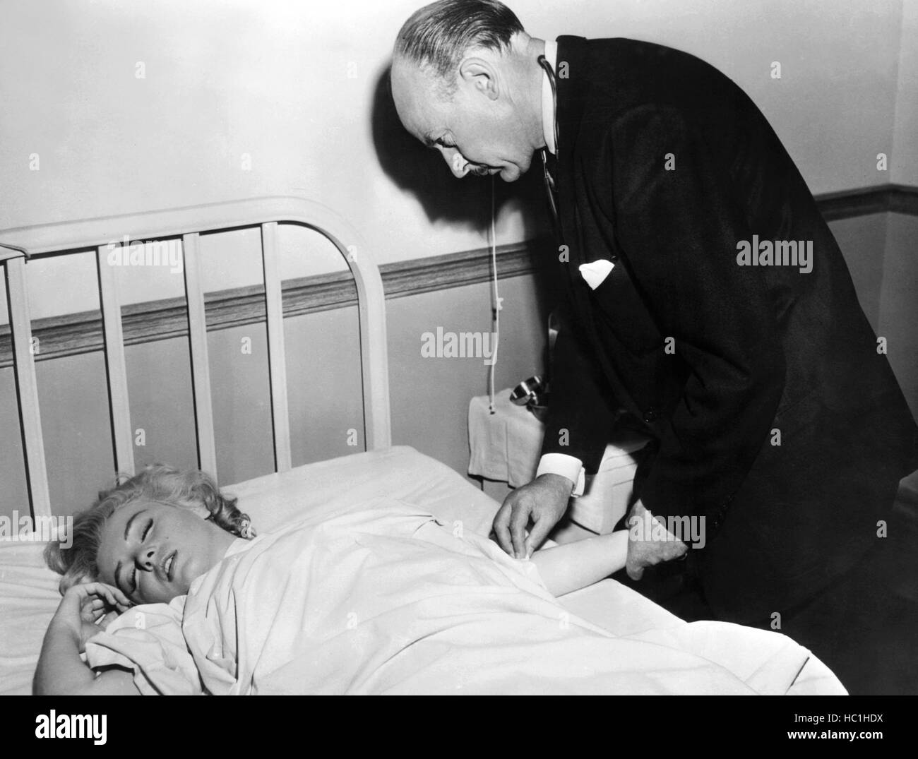 NIAGARA, from left: Marilyn Monroe, Lester Matthews, 1953, TM ...