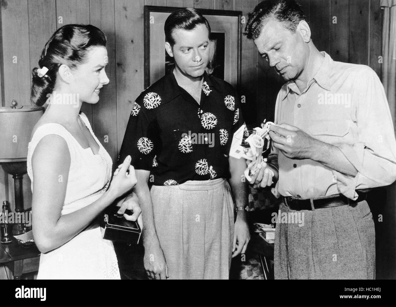 NIAGARA, from left, Jean Peters, Max Showalter, (aka Casey Adams ...
