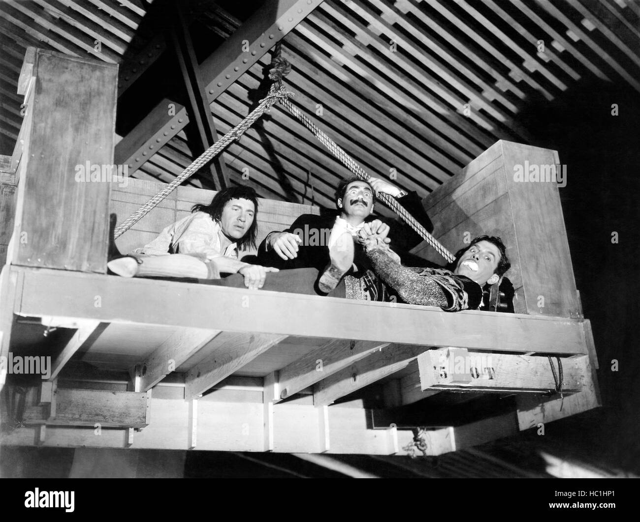 A NIGHT AT THE OPERA, from left: Chico Marx, Groucho Marx, Walter Woolf ...