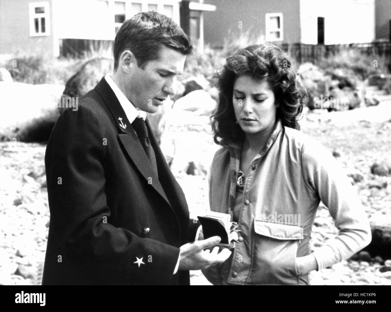 AN OFFICER AND A GENTLEMAN, from left, Richard Gere, Debra Winger, 1982 ...