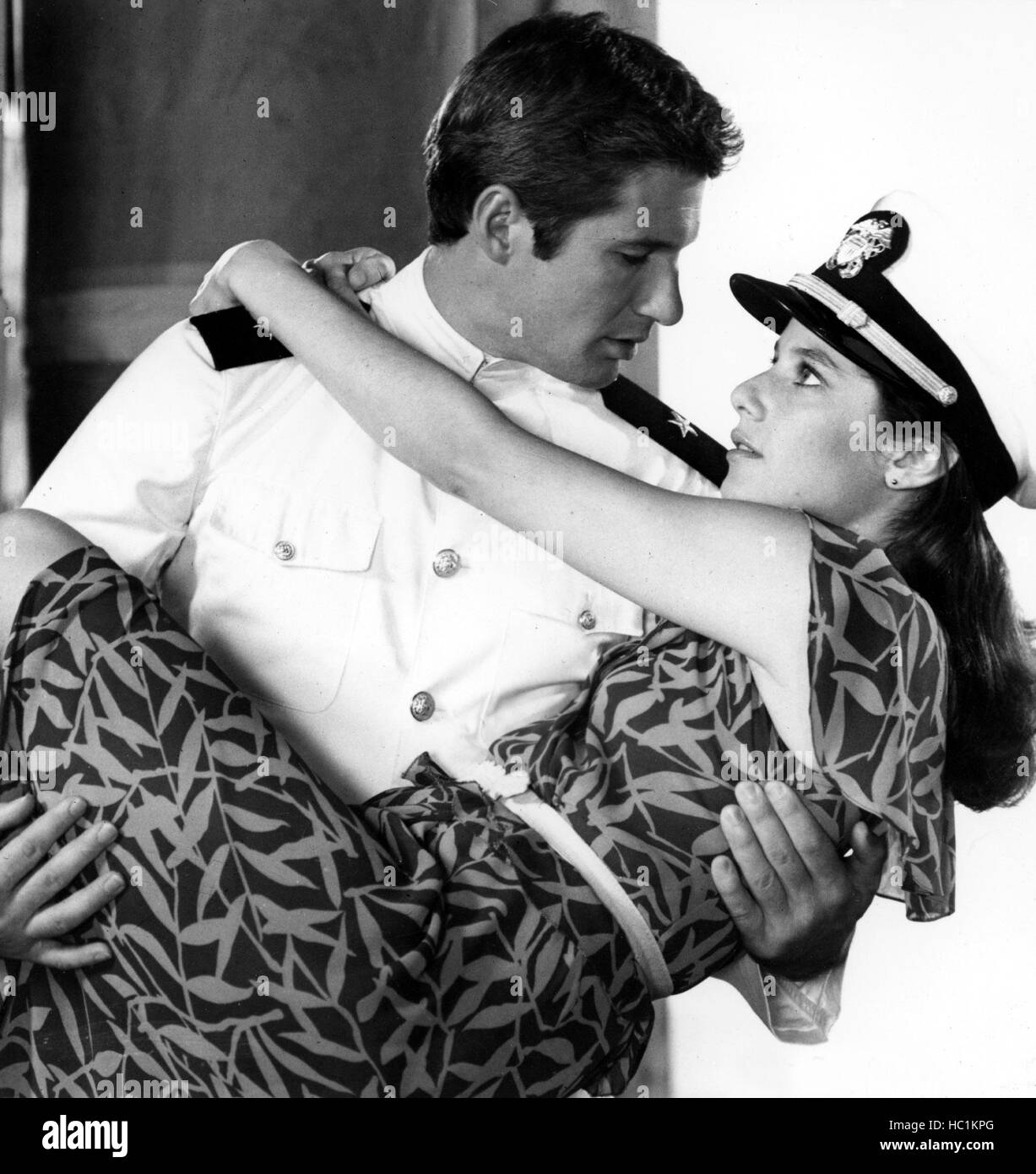 AN OFFICER AND A GENTLEMAN, Debra Winger, Richard Gere, 1982, (c ...