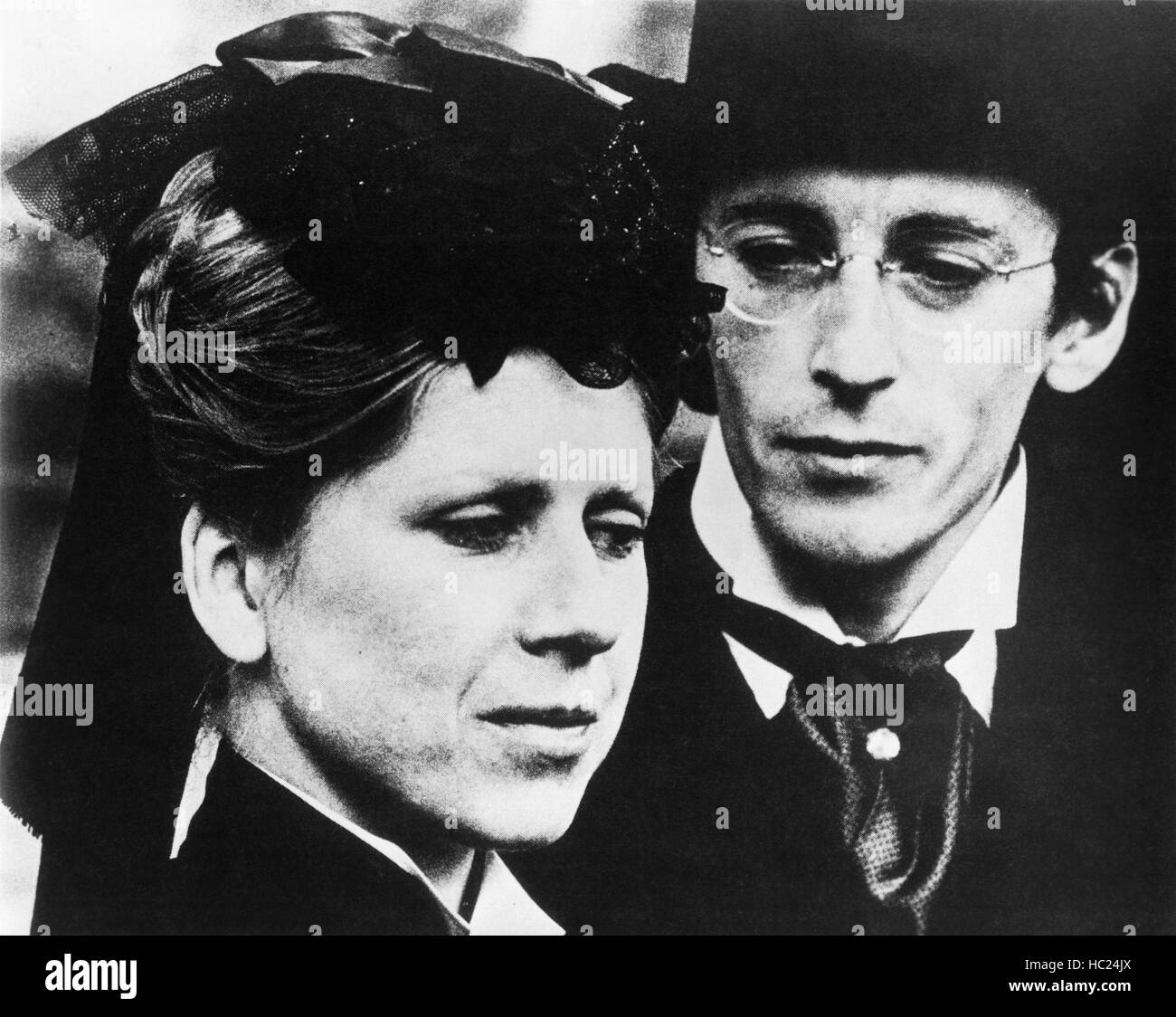 MAHLER, from left: Rosalie Crutchley as Maria Mahler, Robert Powell as ...