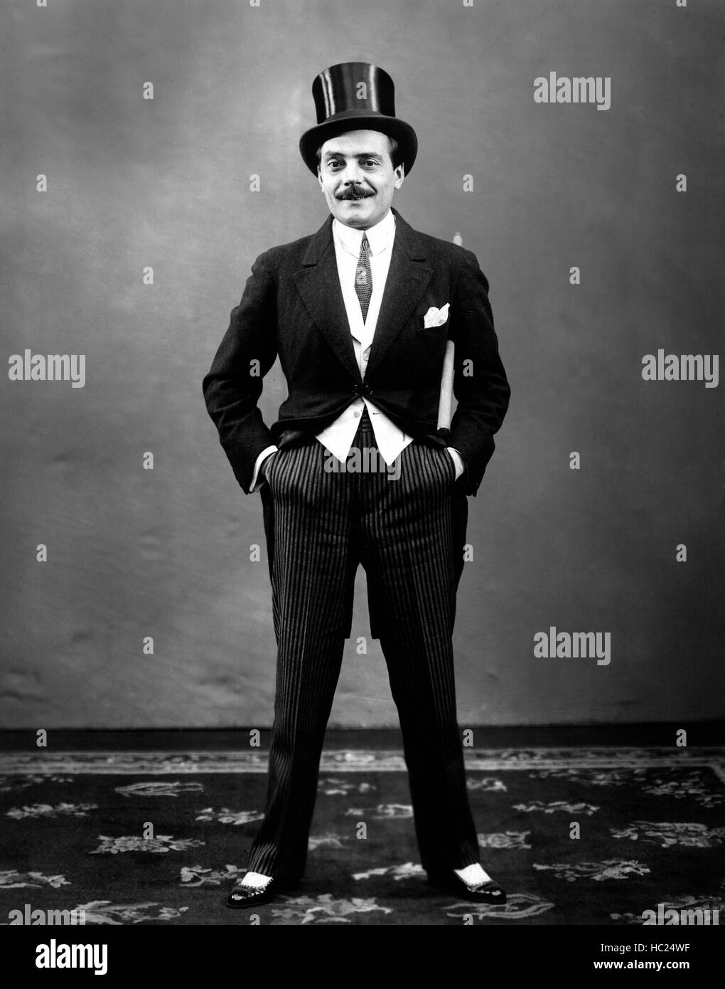 MAX IN A TAXI, Max Linder, 1917 Stock Photo - Alamy