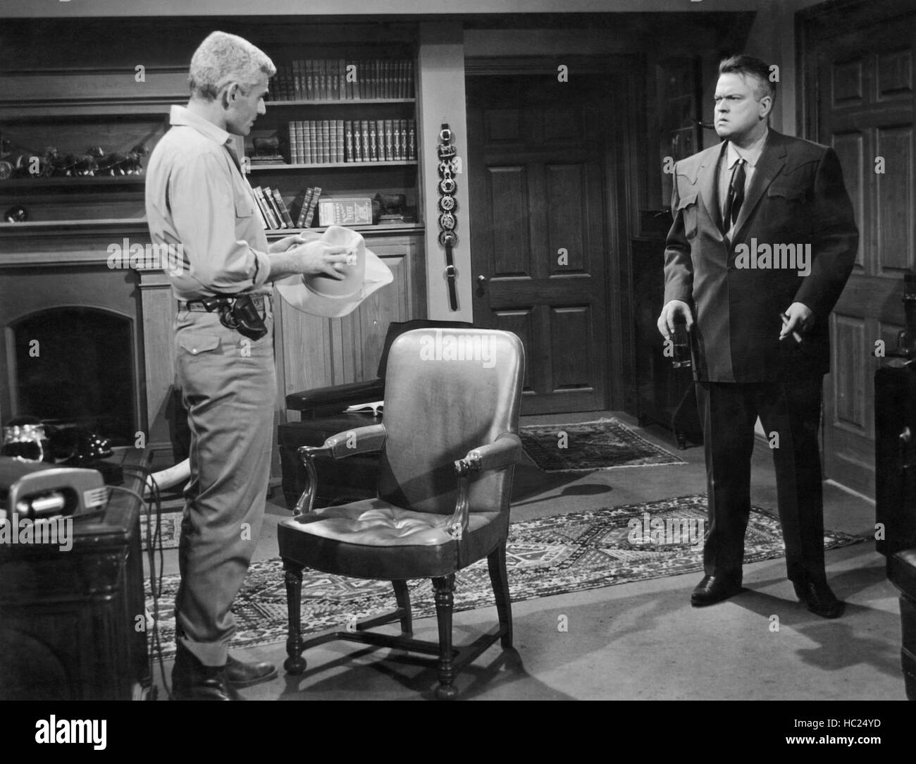 MAN IN THE SHADOW, Jeff Chandler, Orson Welles, 1957 Stock Photo - Alamy