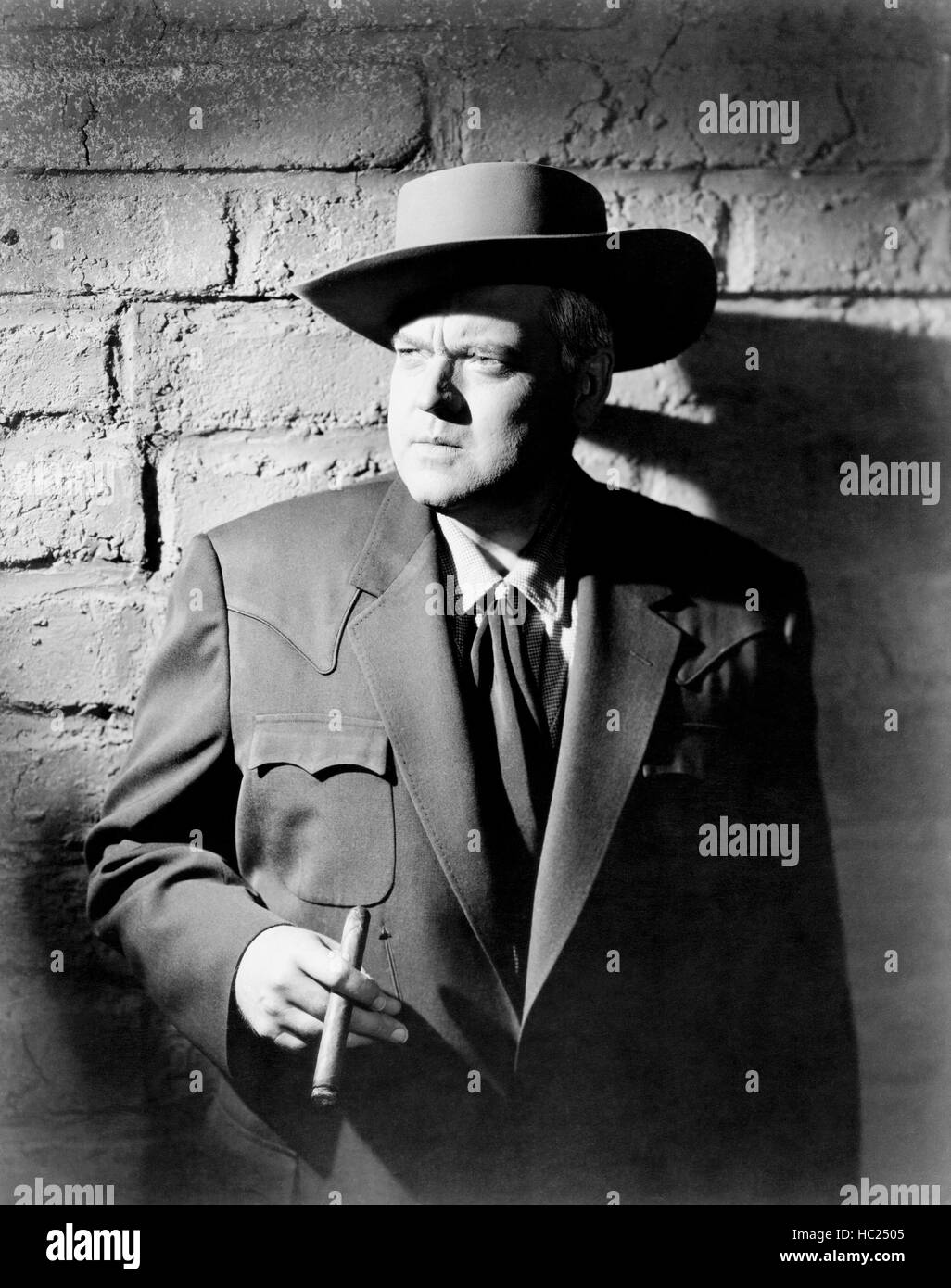 MAN IN THE SHADOW, Orson Welles, 1957 Stock Photo - Alamy