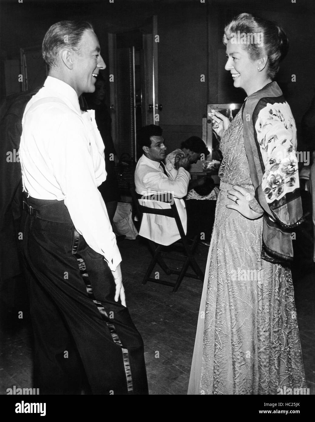 A MAJORITY OF ONE, from left: Alec Guinness, Rosalind Russell, on set ...