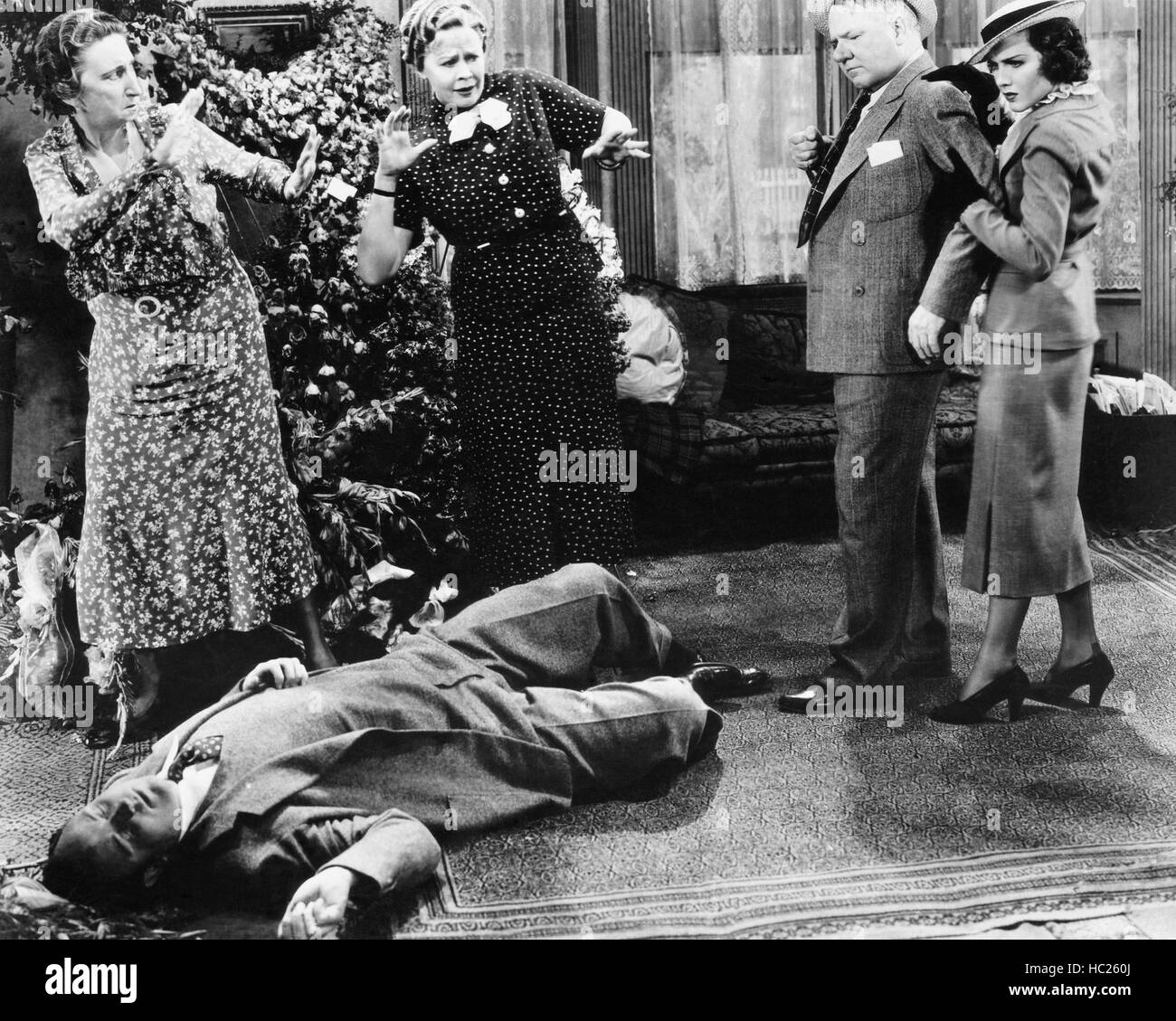 MAN ON THE FLYING TRAPEZE, Grady Sutton (on floor), Vera Lewis ...