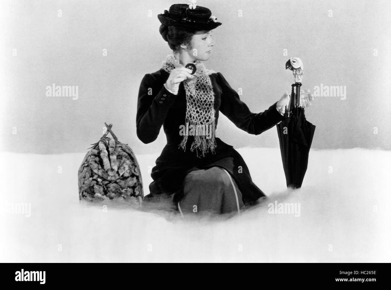 MARY POPPINS, Julie Andrews, 1964 Stock Photo - Alamy