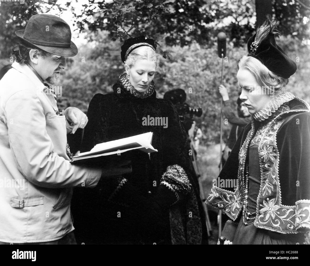 MARY, QUEEN OF SCOTS, l-r: director Charles Jarrott, Vanessa Redgrave ...