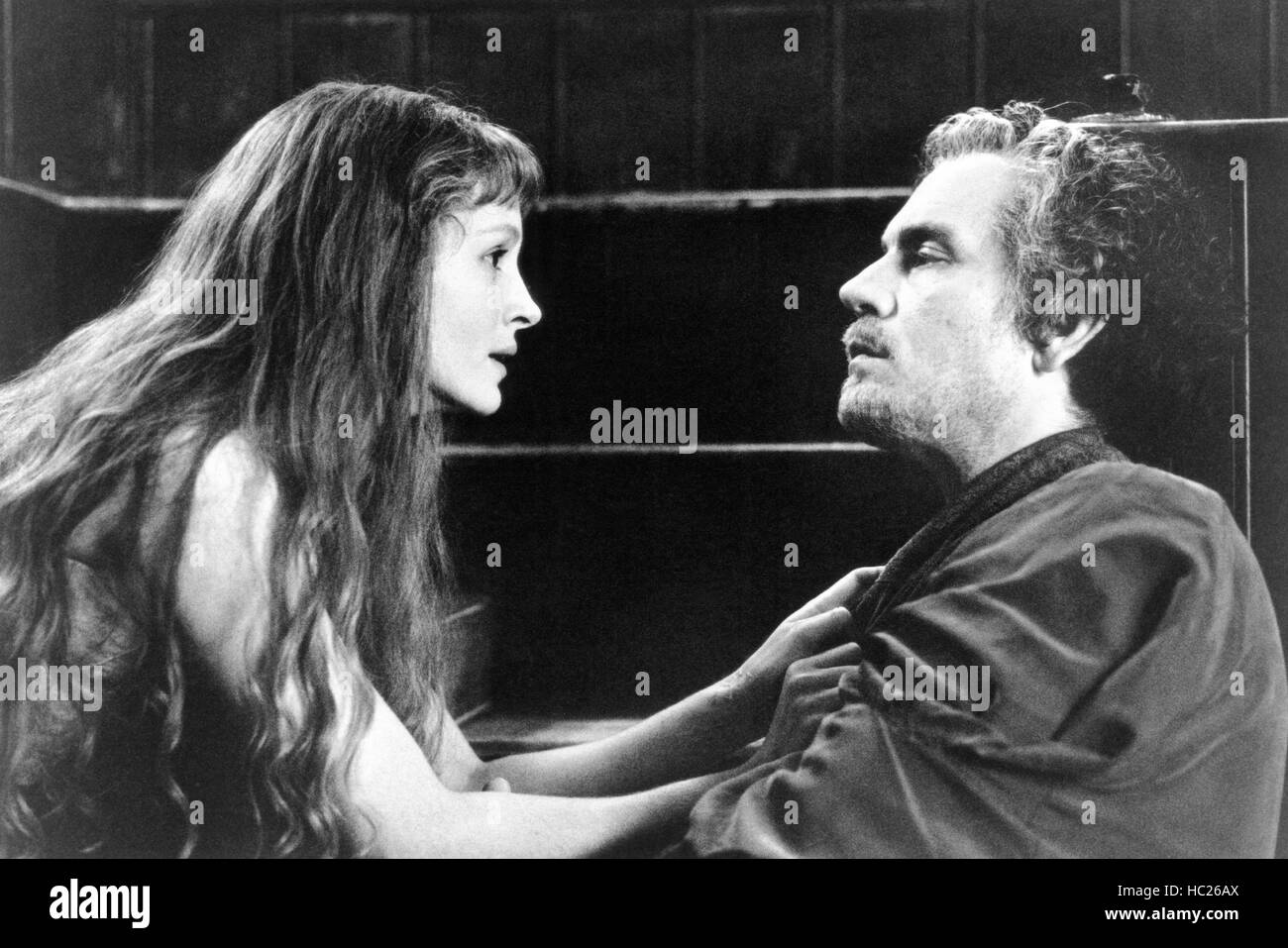 MARY REILLY, from left: Julia Roberts, John Malkovich, 1996. © TriStar ...