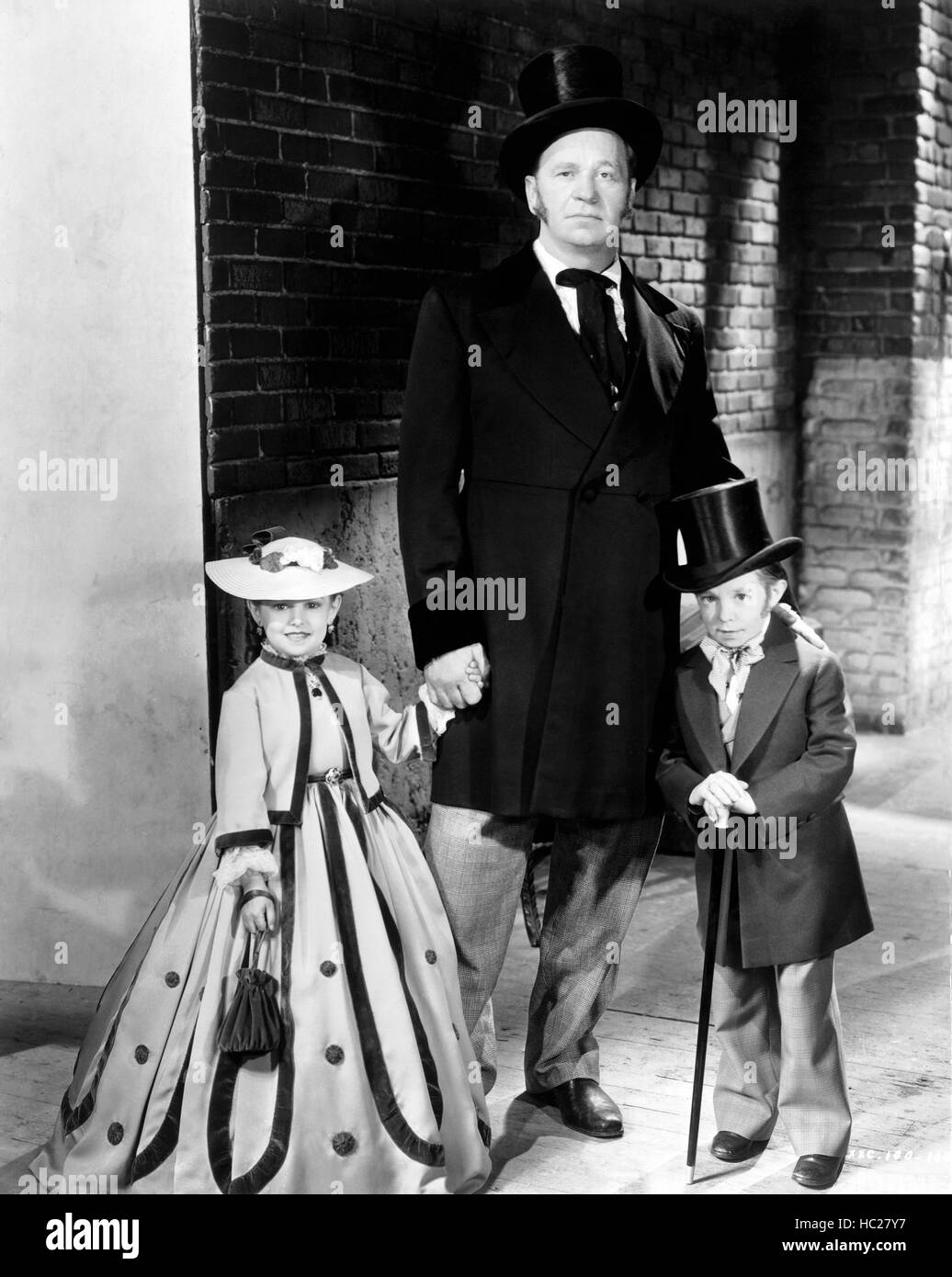THE MIGHTY BARNUM. Olive Brasno (3'8" tall), Wallace Beery, Richard ...