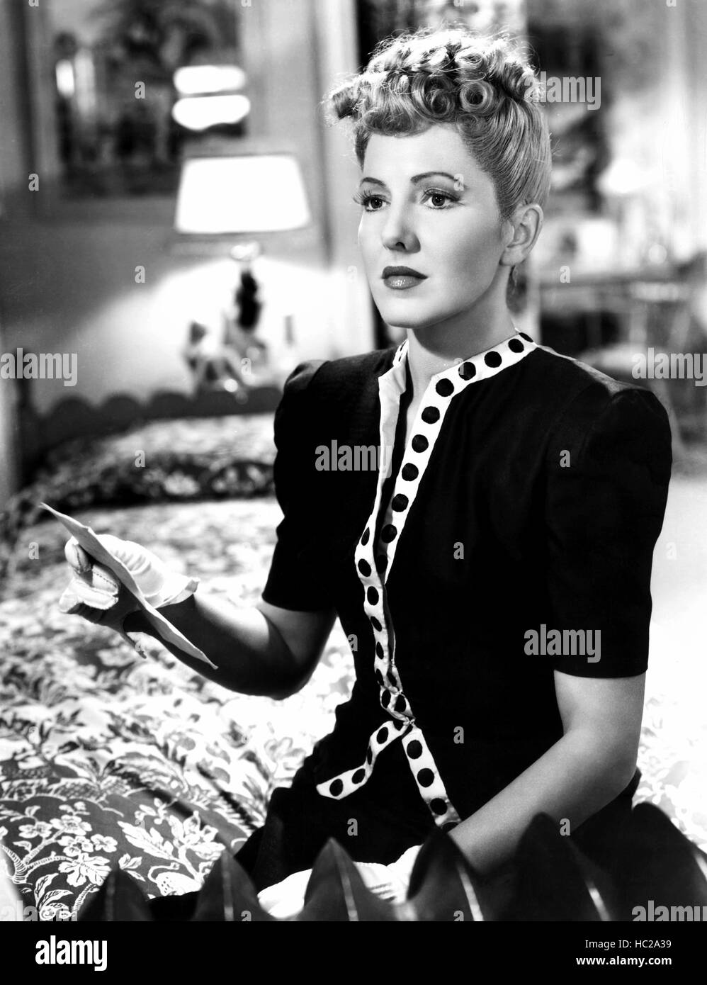 THE MORE THE MERRIER, Jean Arthur, 1943 Stock Photo - Alamy