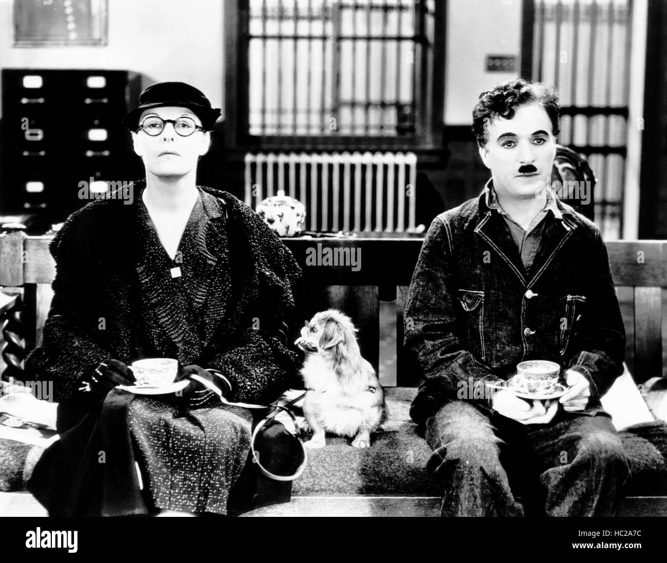 MODERN TIMES, from left, Mira McKinney, Charlie Chaplin, 1936 Stock ...