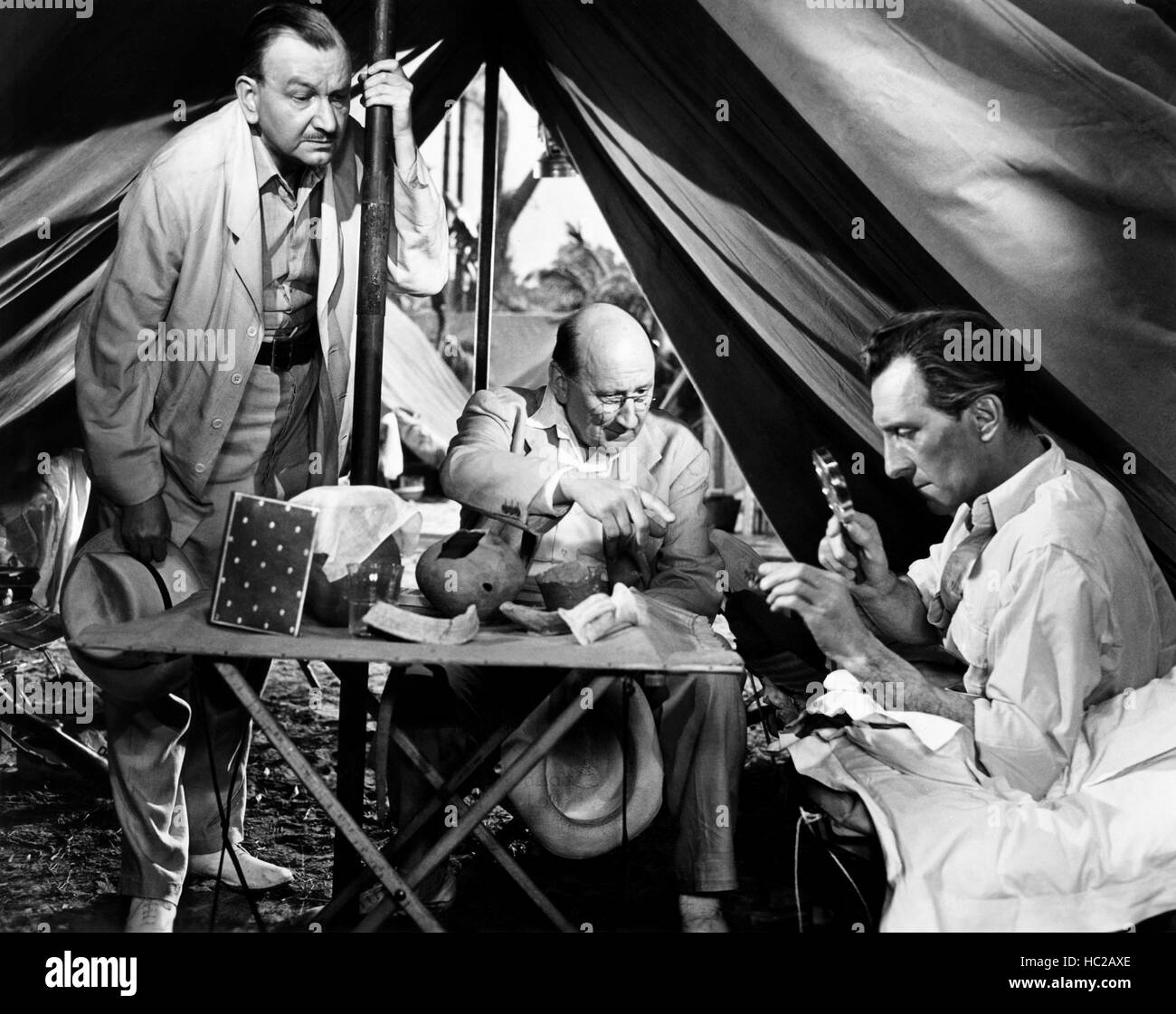 THE MUMMY, from left: Raymond Huntley, Felix Aylmer, Peter Cushing ...